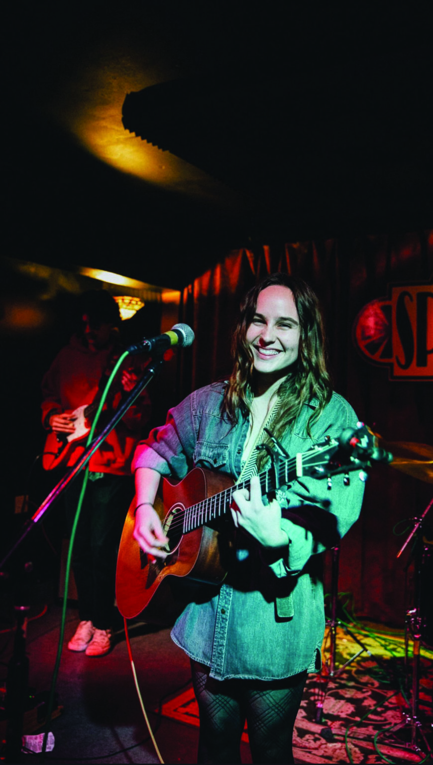 Chloe-Beth brings Americana Music to the Resonant Head - UCentral Media